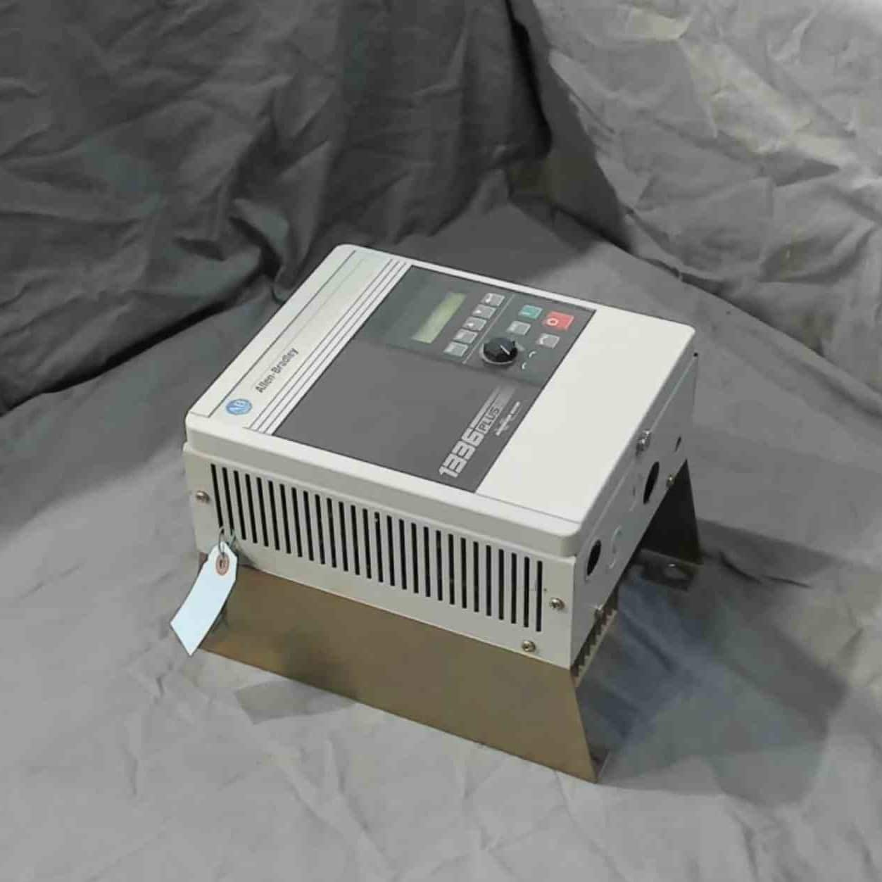 ALLEN BRADLEY 1336F-AQF30-AA-EN-HCS1-LA4-L6E - USED