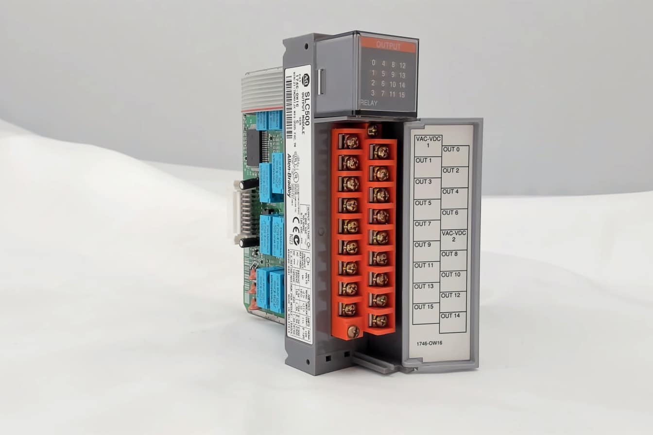 ALLEN BRADLEY - 1746-OW16 - USED